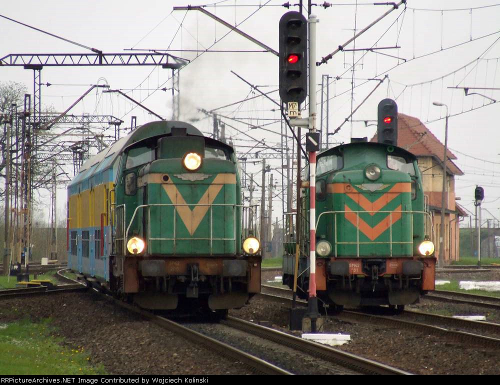 SP42-200 (left) and SM42-131